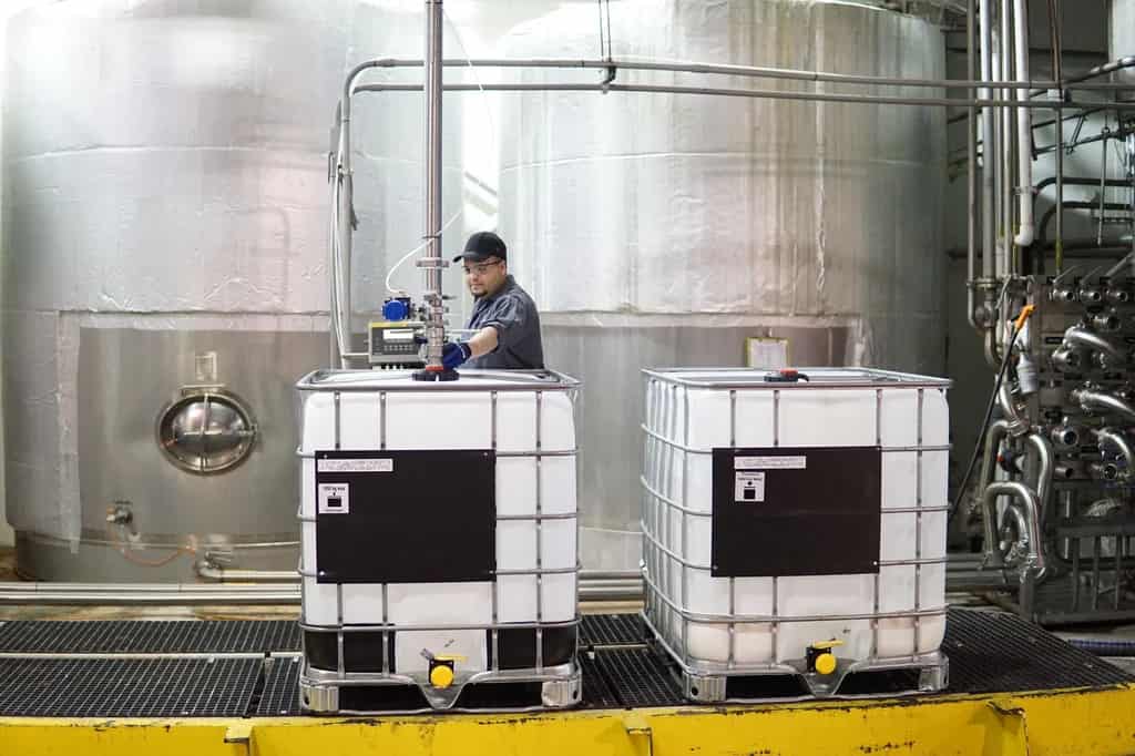 The Types of Chemical Tote Containers | Royal Chemical